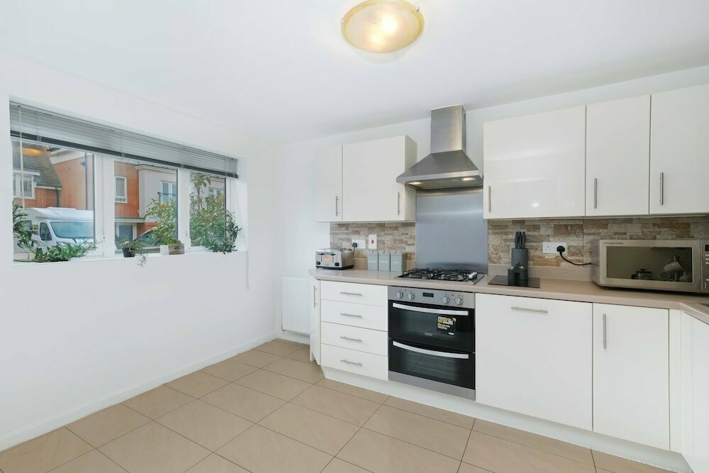 Otel Lindsey Serviced 4 Bedroom 2 Bath House, Maidenhead, foto