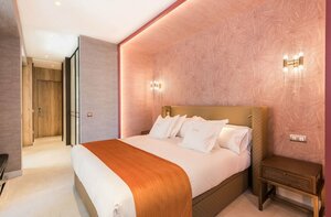 The Garden Suites (Provincia de Madrid, San Martin de la Vega, Calle de los Jardines, 2), otel  Madrid'den