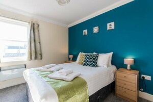 Godwin Court Apartments (England, Swindon, Swindon), otel  Swindon'dan