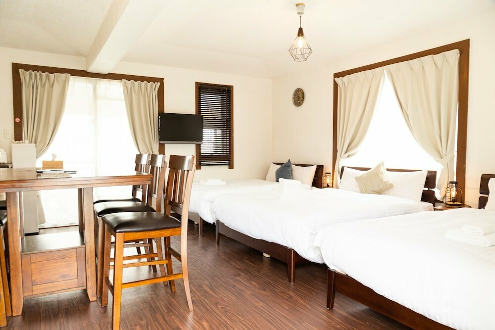 Otel Pine House in Churaumi, , foto