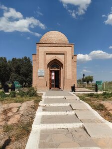 Gevher ana (Turkistan), turistik yerler  Türkistan'dan