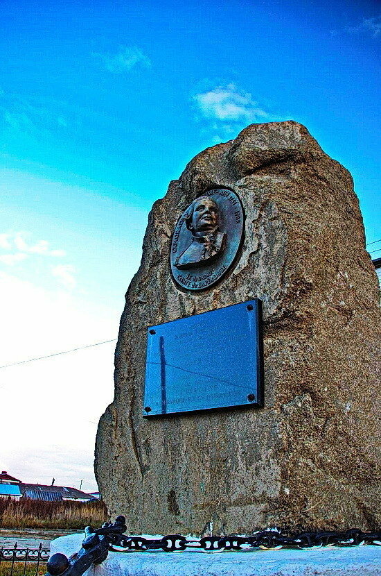 Anıt, heykel Жан-Франсуа де Лаперуз, Sahalin Bölgesi, foto