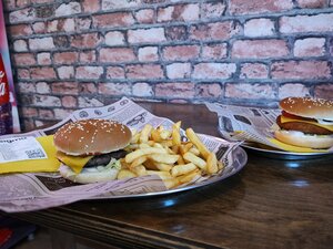 Burger (Pervomayskaya ulitsa No:18), fast food  Primorsko‑Ahtarsk'tan