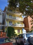 Zolotoy Lev (Oktyabrskaya ulitsa No:9А, Lazarevskoe Residential District), otel  Soçi'den