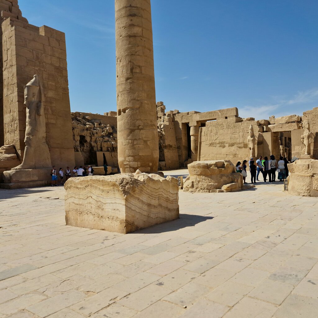 Turistik yerler 1-й пилон, El‑Uksur, foto