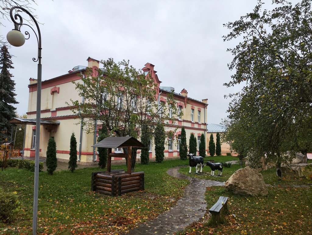 Park, sokak heykeli Корова с телёнком, Tulskaya oblastı, foto