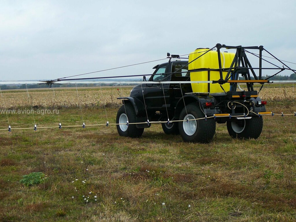 Hayvancılık ОАО Племзавод Ленино, машинный двор, Mogiliovskaya oblastı, foto
