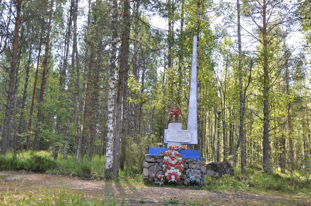Anıt, heykel Братская могила, Karelya, foto