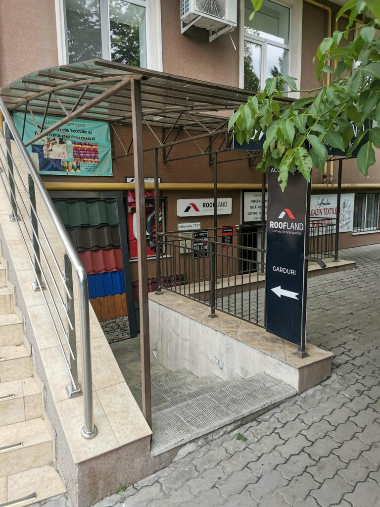 Çatı ve çatı materyalleri Roof Land, Kişinev, foto