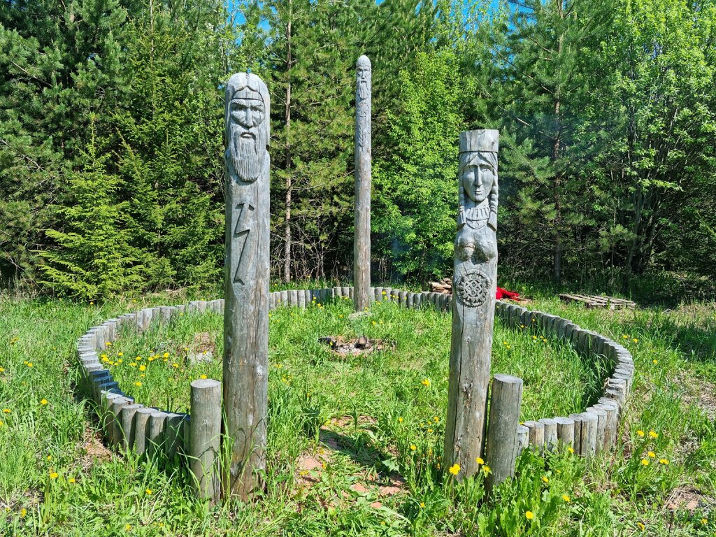 Sanat atölyeleri Капище славянской общины, Kirovskaya oblastı, foto