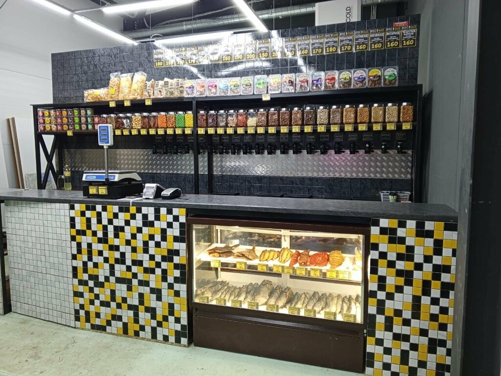 Bira dükkanı Жёлтое и Белое, Saint‑Petersburg ve Leningradskaya oblastı, foto