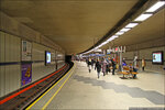 metro Politechnika‎ (Warszawa, ulica Ludwika Waryńskiego), metro istasyonu  Varşova'dan
