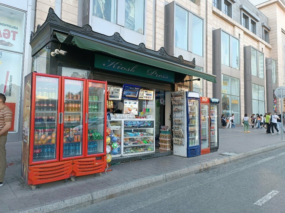 Gazete bayi Newsstand, Bakü, foto