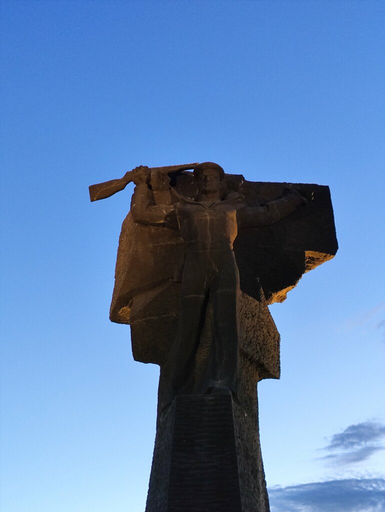 Anıt, heykel Обелиск Славы, Kırım Cumhuriyeti, foto