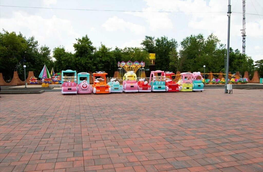 Lunapark Baldauren Amusement Park, Hromtav, foto