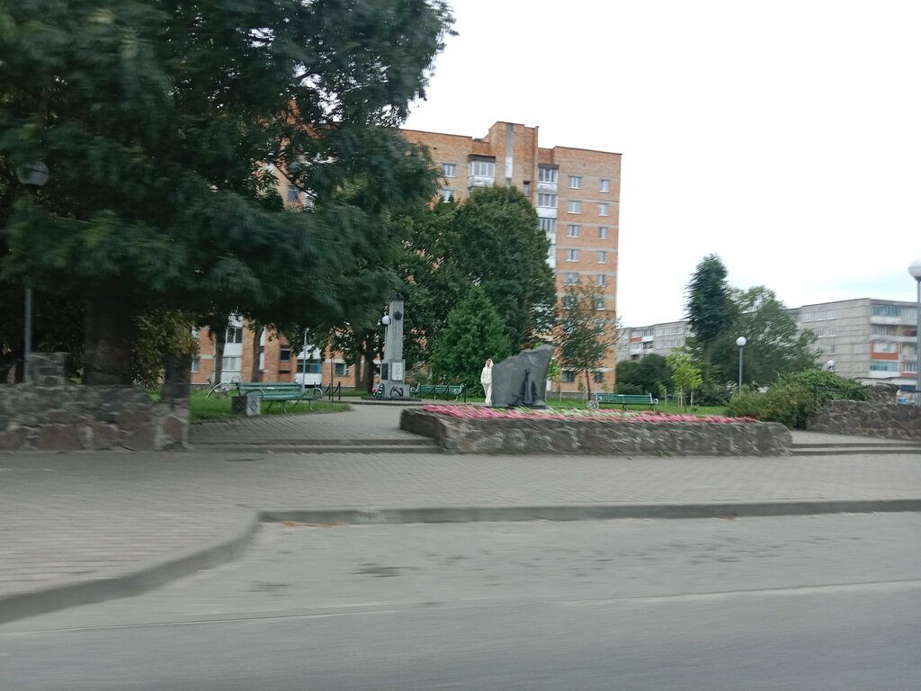 Anıt, heykel Морякам-днепровцам, Pinsk, foto