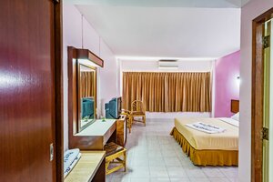Pure Phuket Residence (3/7 Chaofa Road, Tamboon Talad-Nuea, Ampur Muang, Phuket, Thailand ), otel