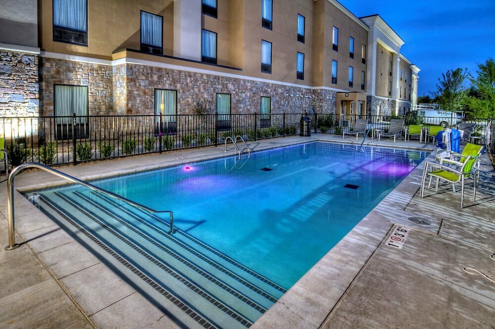 Otel Hampton Inn & Suites Ada, Ada, foto
