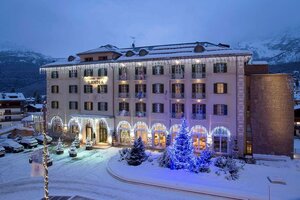 Grand Hotel Savoia Cortina d'Ampezzo (Via Roma No:62, Cortina d'Ampezzo), otel  Cortina d'Ampezzo'dan
