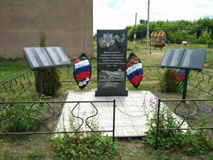 Воинам-землякам, погибшим в годы ВОВ (Narodnaya ulitsa No:145, selo Maloye Shcherbedino), anıt, heykel  Saratovskaya oblastından