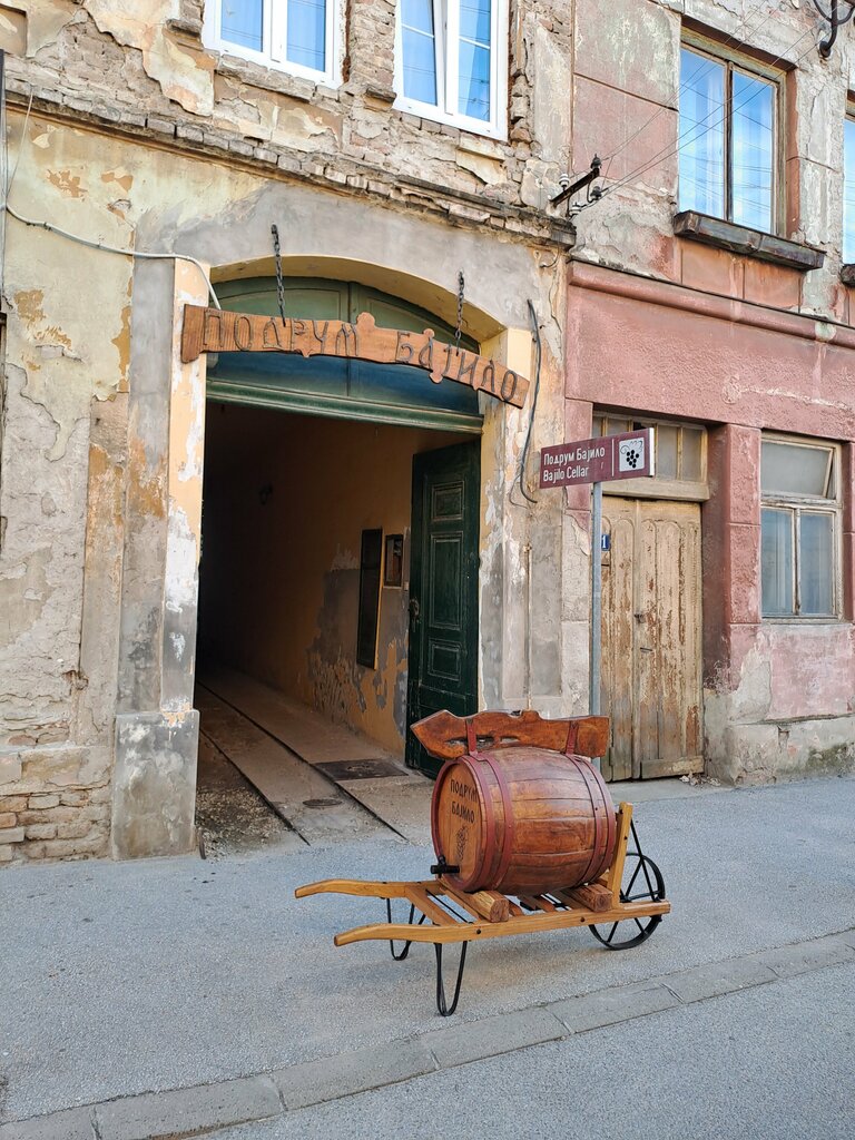Alkollü içecekler Podrum Bajilo Wine Cellar, Güney Backa İlçesi, foto