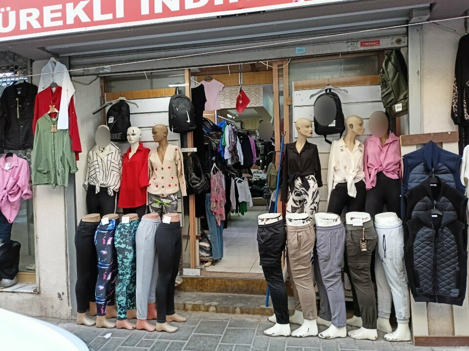 Giyim mağazası Ayhan Giyim Sürekli İndirim Mağazası, İzmir, foto