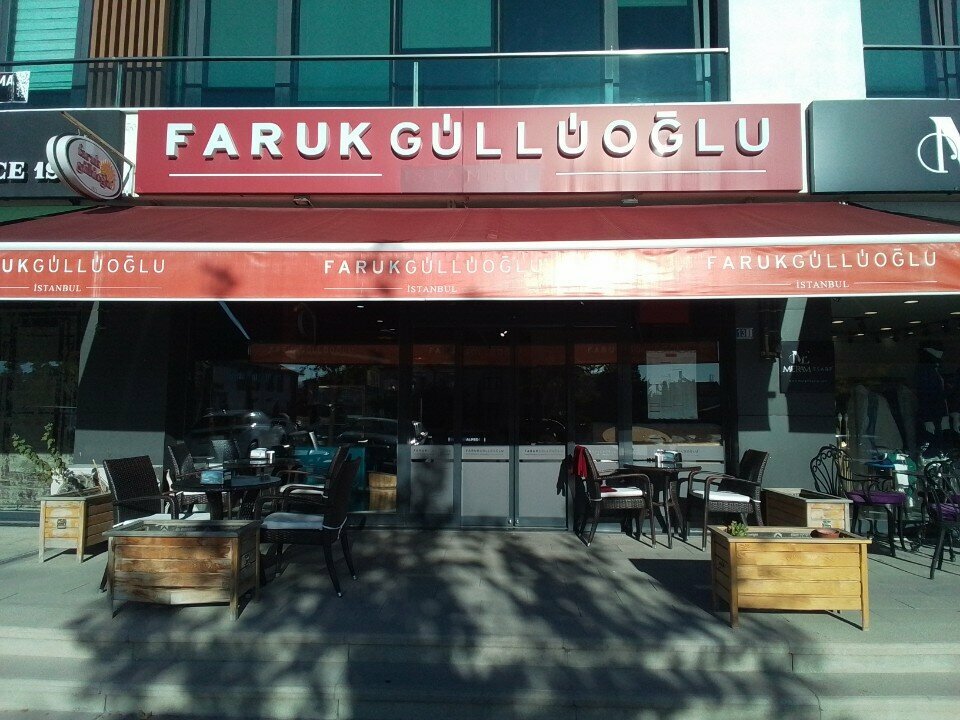 Pasta, şekerleme ve tatlı Faruk Güllüoğlu Baklava Konya - Meram Şubesi, Konya, foto
