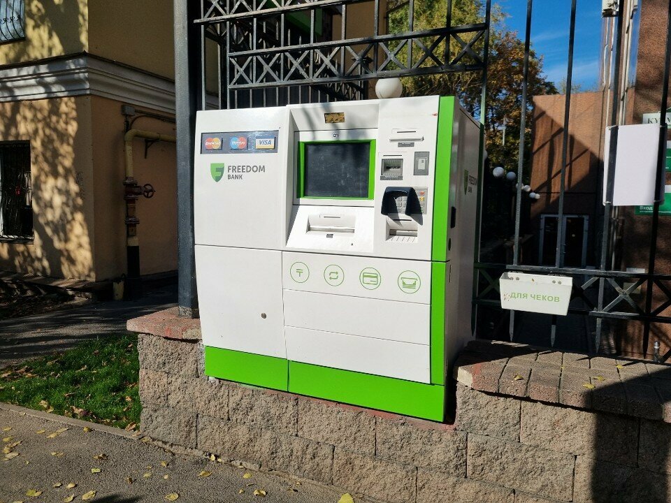 ATM'ler Freedom Bank, Almatı, foto