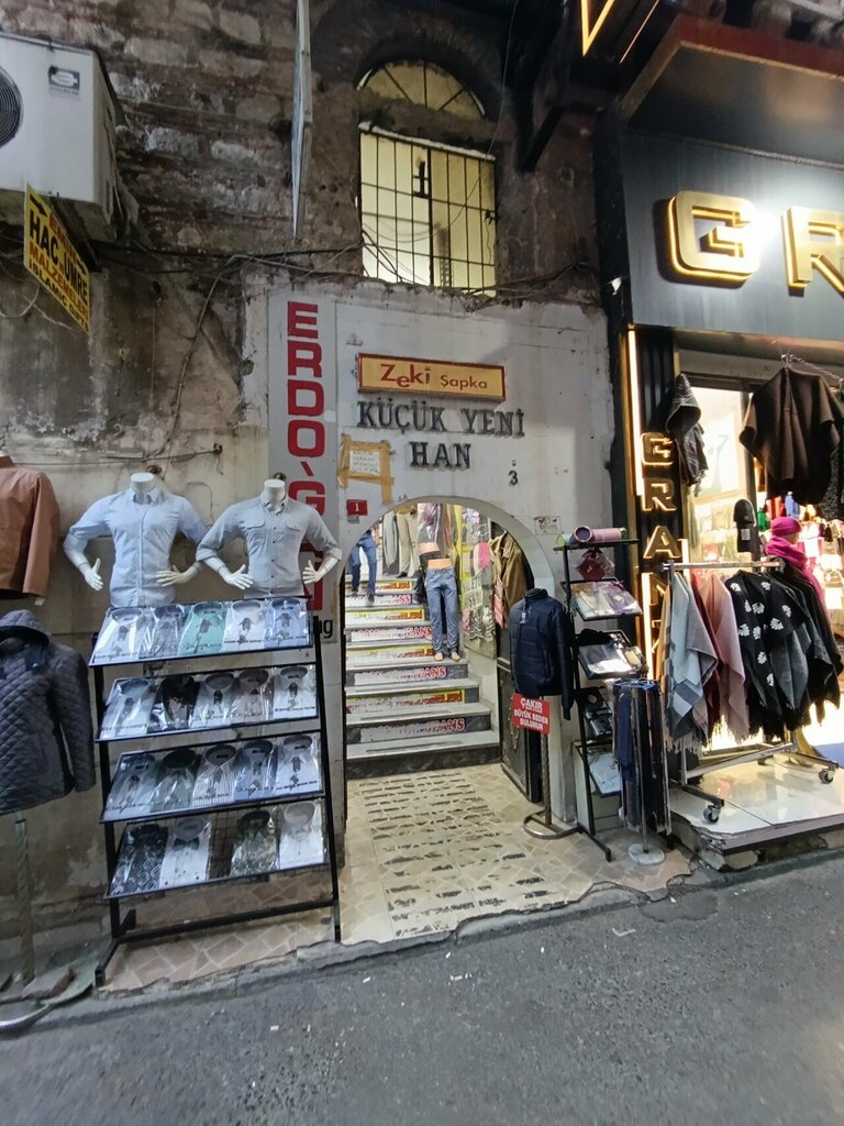 Giyim pazarı Küçük Yeni Han, İstanbul, foto