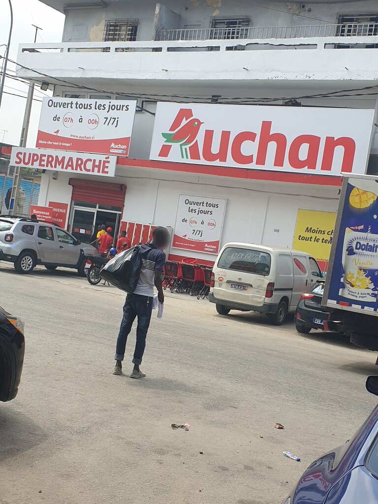 Süpermarket Auchan, Abican, foto