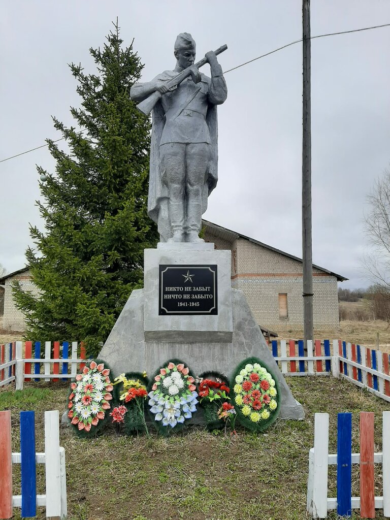 Anıt, heykel Неизвестный Солдат, Kirovskaya oblastı, foto