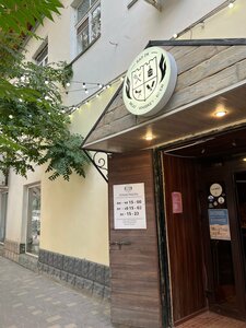 Dk Bar (Akhmatovskaya ulitsa No:9/13), bar  Astrahan'dan