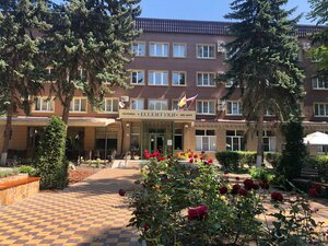 Hotel and health complex Essentuki (ulitsa Chkalova No:6), otel  Essentuky'den