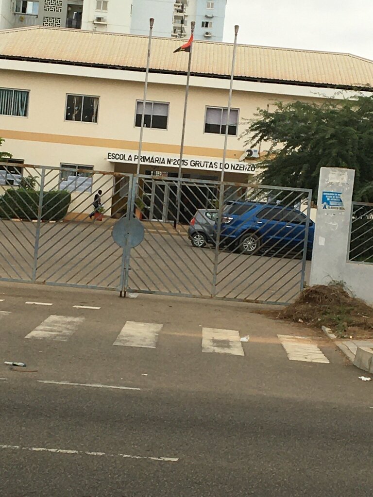 Ortaokul Escola Bloco S, Loanda, foto