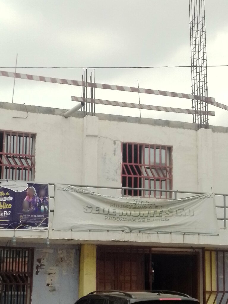 Protestan kilisesi Assembleia de Deus Pentecostal Ministério Monte Hararate, Loanda, foto