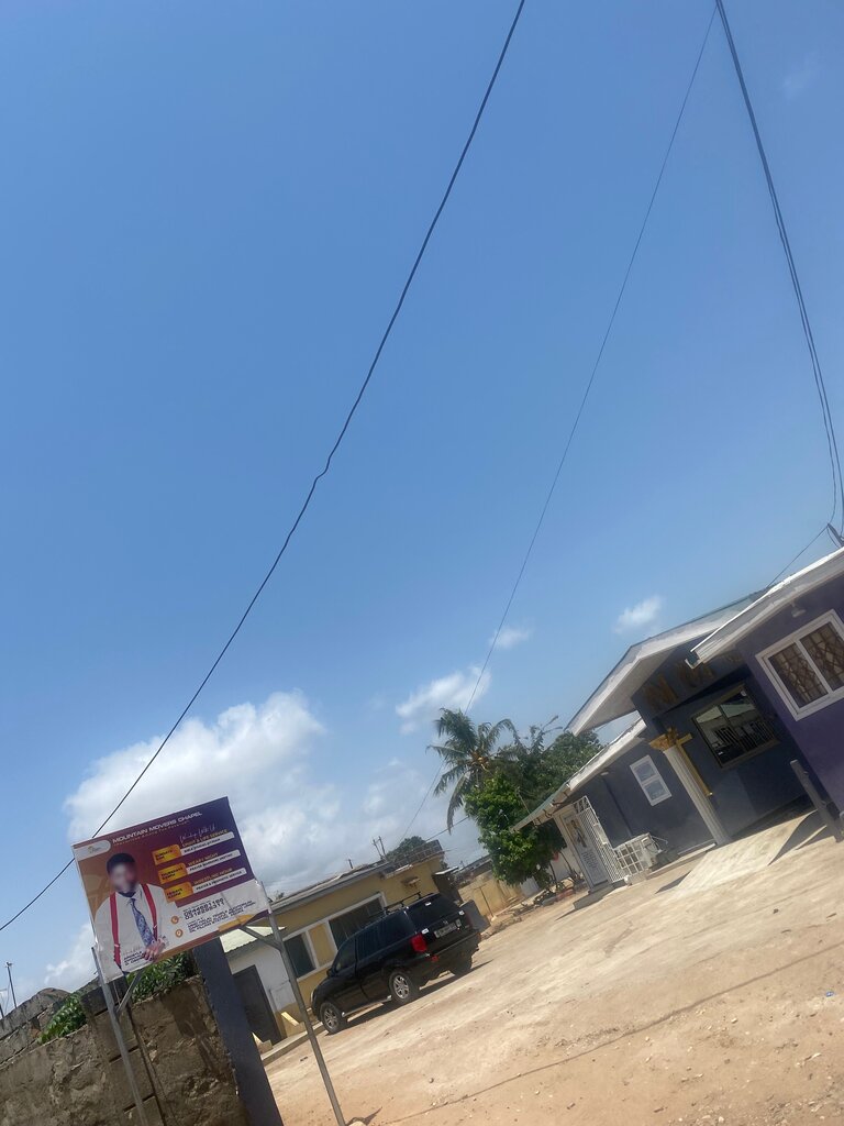 Protestan kilisesi Mountain Movers Chapel, Akra, foto