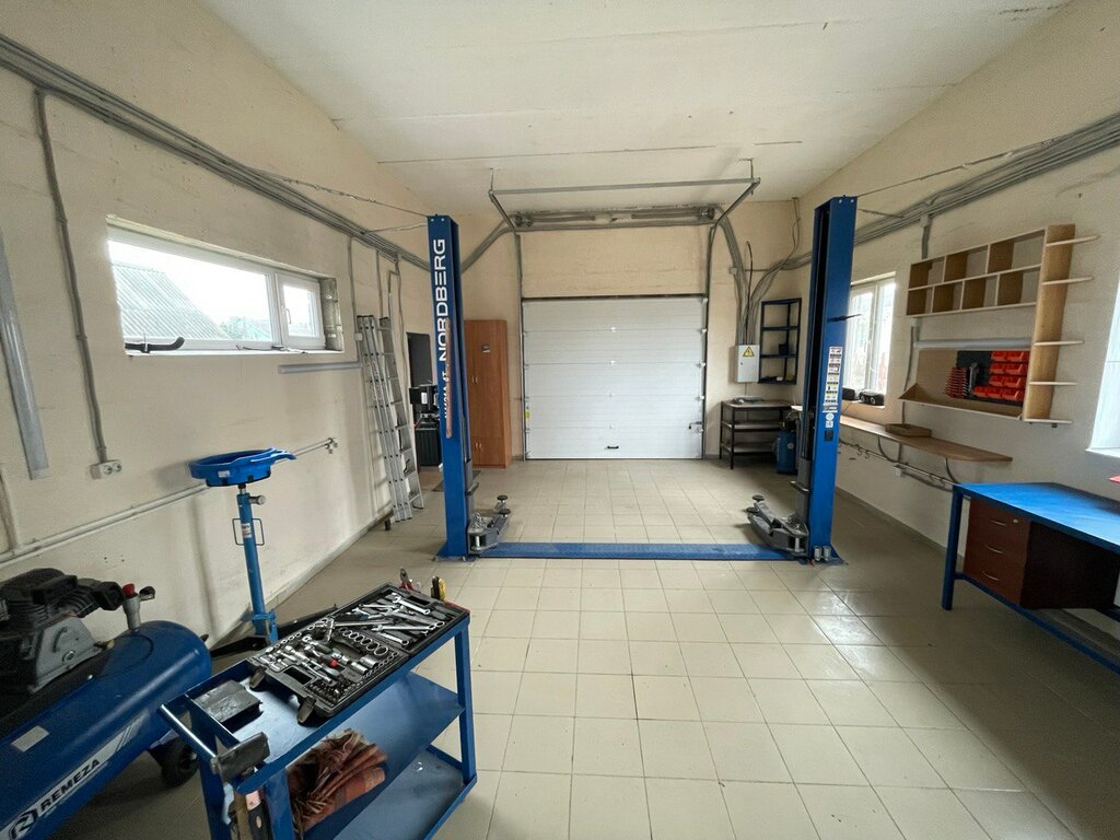 Otomobil servisi Garag u Bagni, Poçinok, foto