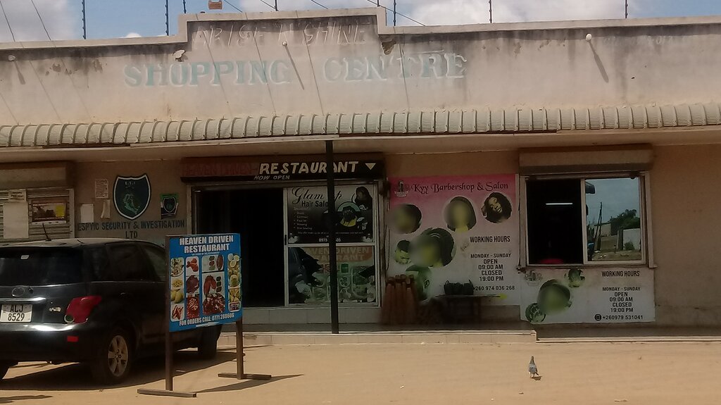 Berberler Carthys Hair Salon and Barber Shop, Lusaka, foto