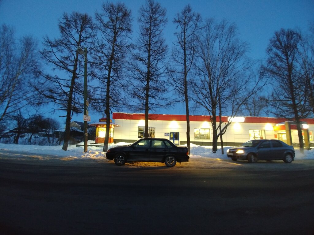 Büyük mağazalar Univermag № 1 Volkhovskogo Raypotrebsoyuza, Novaya Ladoga, foto