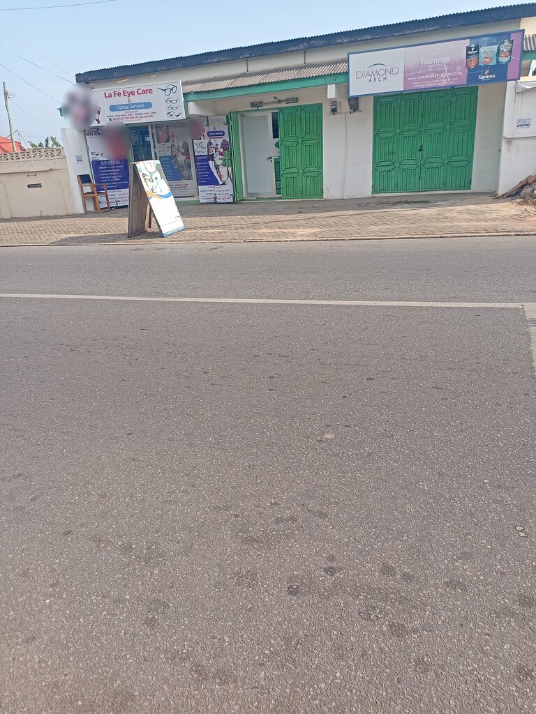 Optik La Fé Eye Care & Optical Services, Akra, foto