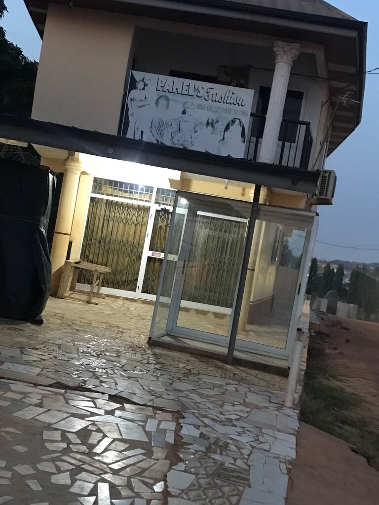 Giyim mağazası Pamela's fasion, Dünya, foto