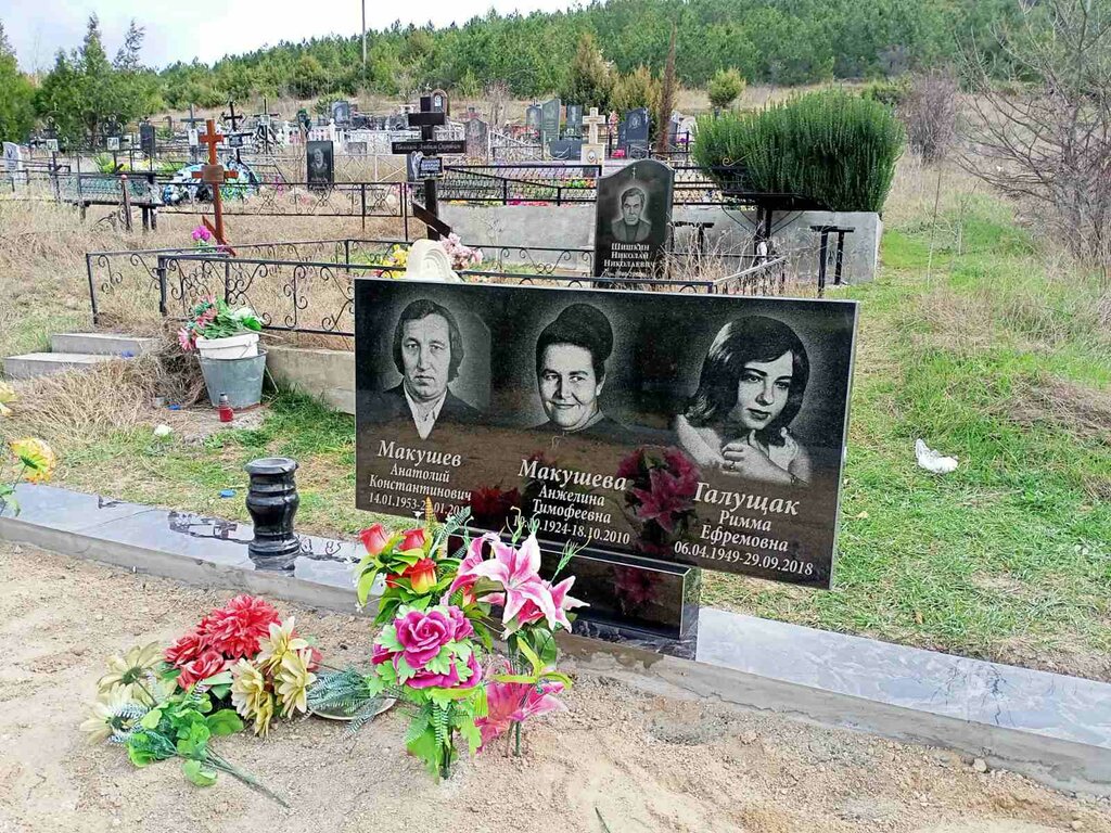 Heykel ve mezarlık taşı üreticileri Мир камня, Sevastopol, foto