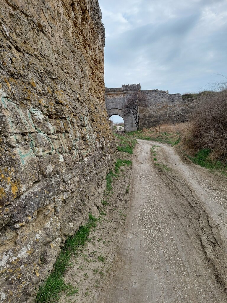Turistik yerler Северные ворота крепости Ени-Кале, Kerç, foto