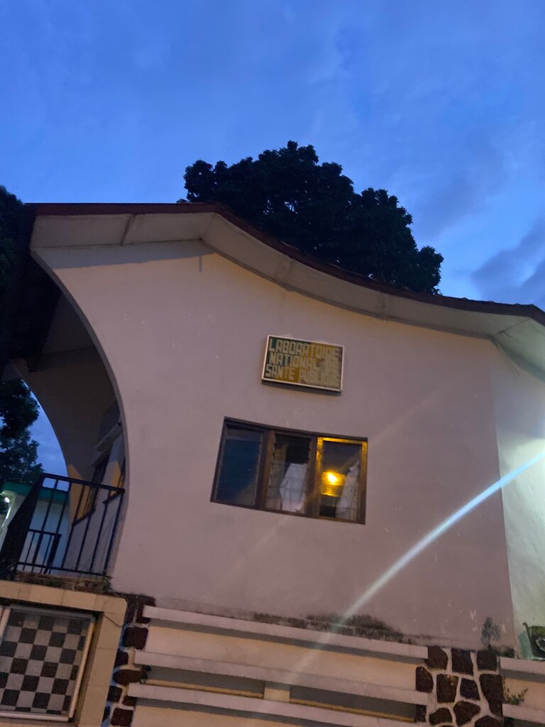 Tıp merkezleri ve klinikler Laboratoire National De Santé Publique, Brazzaville, foto