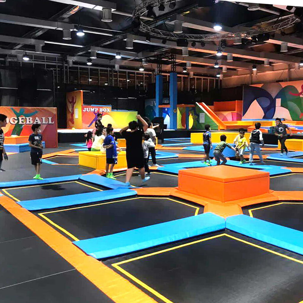 Kültür ve eğlence parkları Fly Zone Trampoline Park, Resül‑Hayme, foto