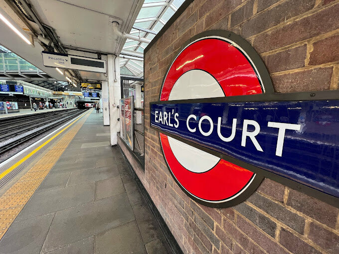 Metro istasyonu Earl's Court underground station, Londra, foto