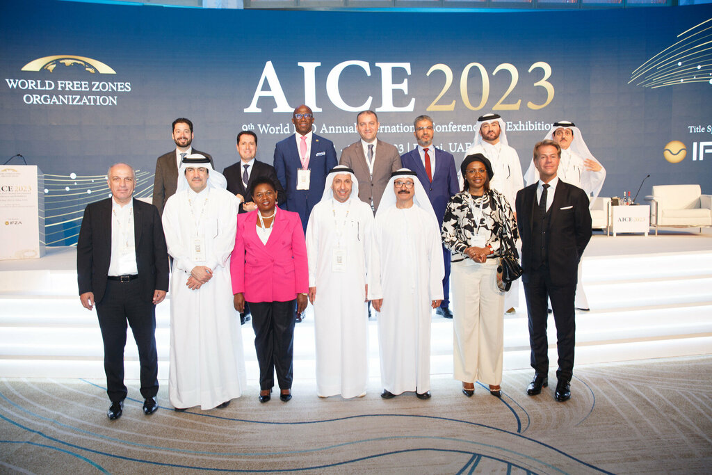 Girişimciler için ticari hizmetler International Free Zone Authority, Dubai, foto