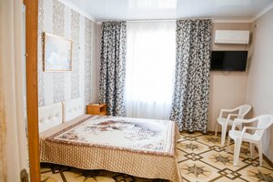 Золотой Орел (Naberezhnaya ulitsa No:5Г, Village of Nebug), otel  Krasnodarski krayından