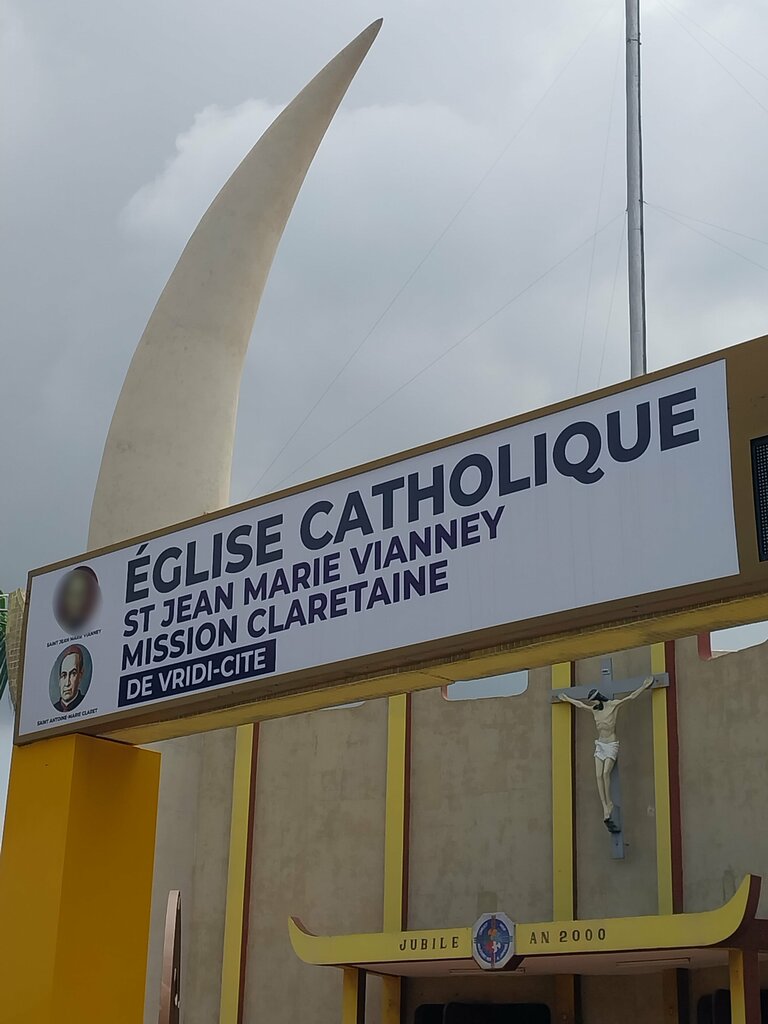 Katolik kiliseleri Church of Saint-Jean-Marie Vianney, Abican, foto