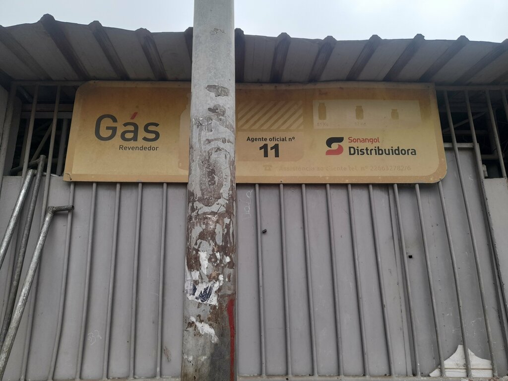 Benzin istasyonu Gas Macambira, Loanda, foto